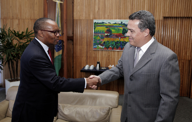 Notícias da UFMG - Em visita à UFMG, reitor da Universidade de Botsuana ...