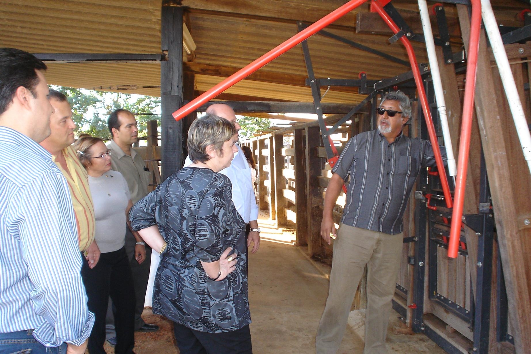 Notícias da UFMG - Zootecnia ganha equipamento para aumentar segurança ...