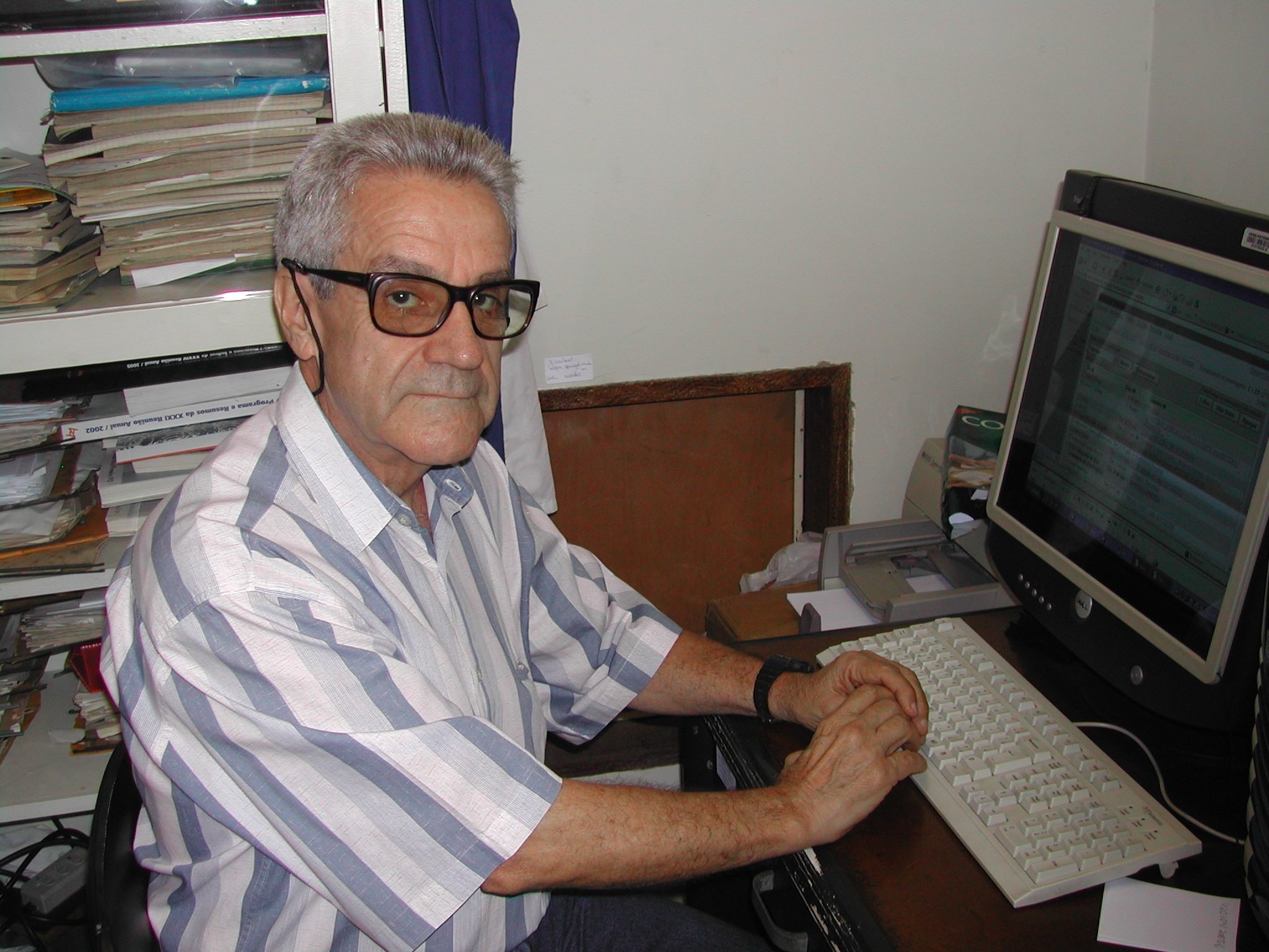 Notícias da UFMG - Professor da UFMG recebe Doutor Honoris Causa da UFRJ